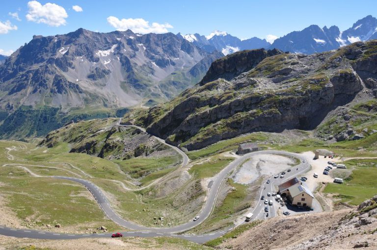 La route des grands cols des Alpes à moto | Twintour